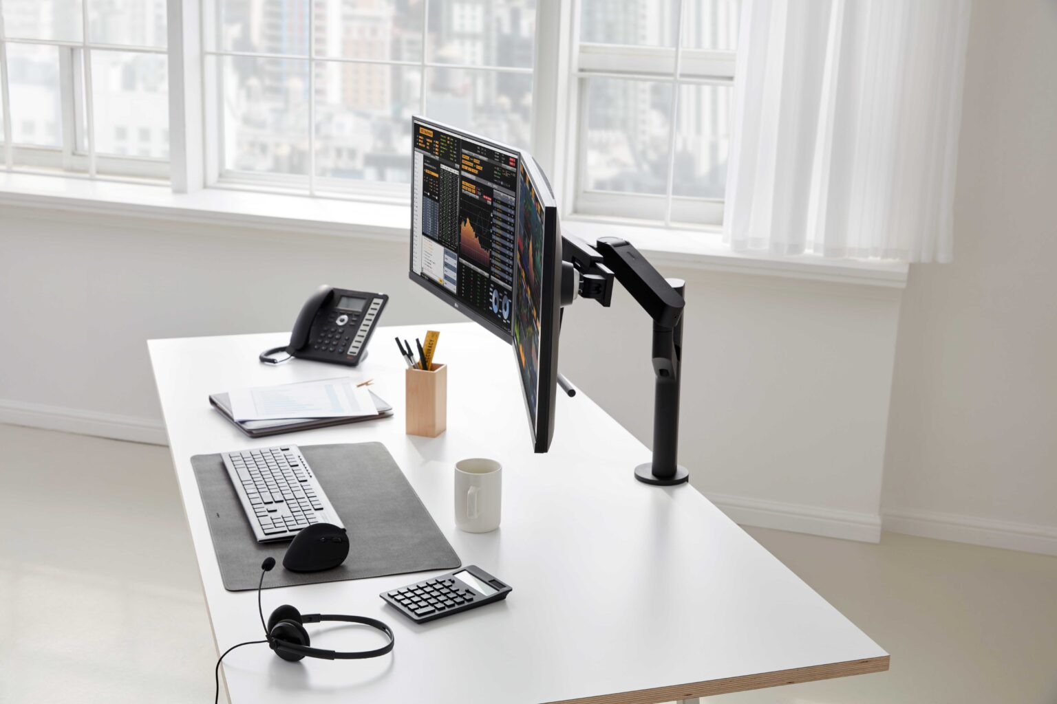 Second Gen LG Ergo Monitors Designed for Customized Workstations ...