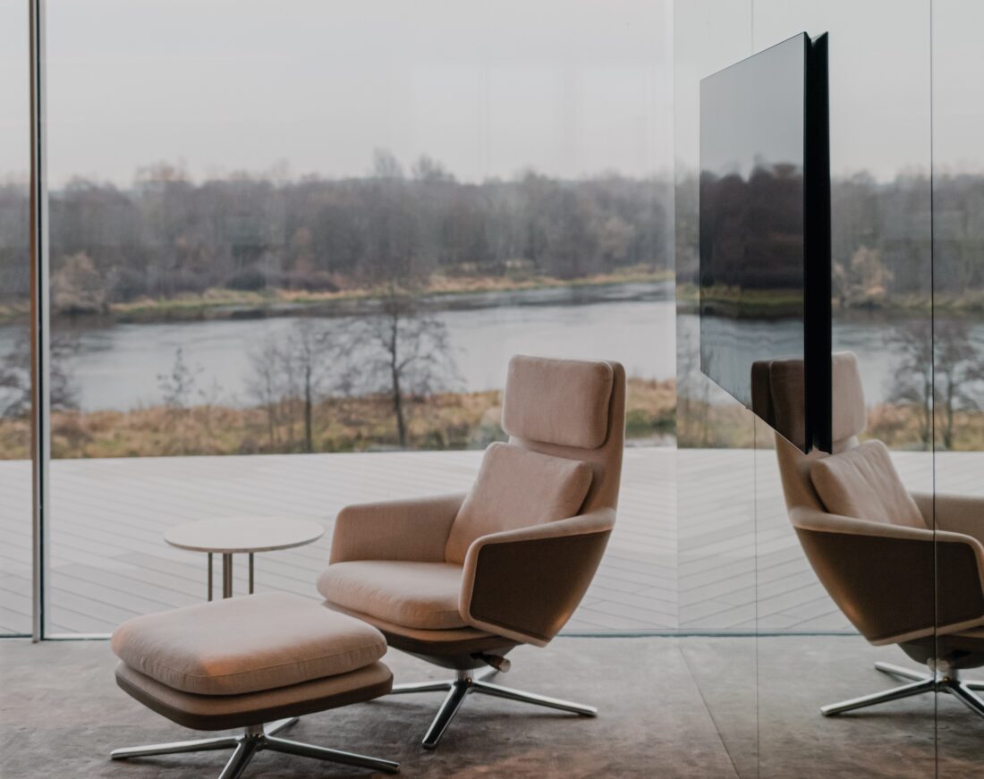 Combining Art and Technology in the Wilderness With Self-Lit OLED TV ...