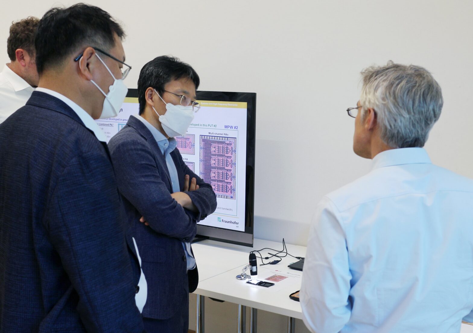 CTO 6G THz demo_LG Yeongho Je_Thomas Merkle (Director) Fraunhofer IAF_02 – LG NEWSROOM