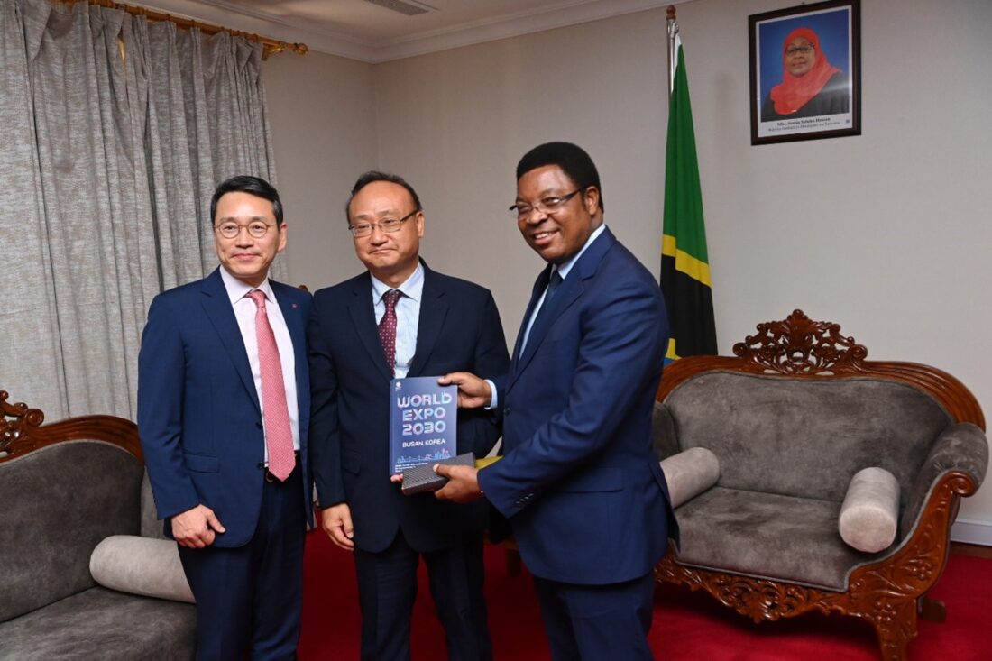 LG CEO in Africa_01 – LG NEWSROOM