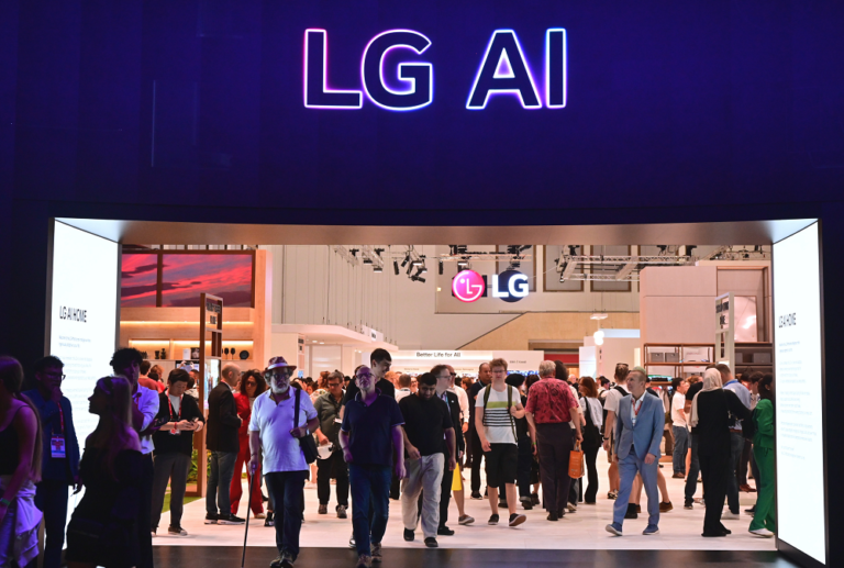 LG Unveils Styler ShoeCase and ShoeCare at IFA 2022, Delivering Total Shoe Care Solution | LG ...